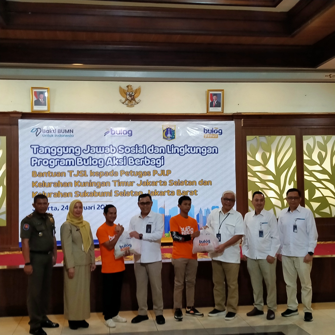 Menjelang Ramadan 1446 H, Bulog Berikan 159 Paket Sembako kepada ...